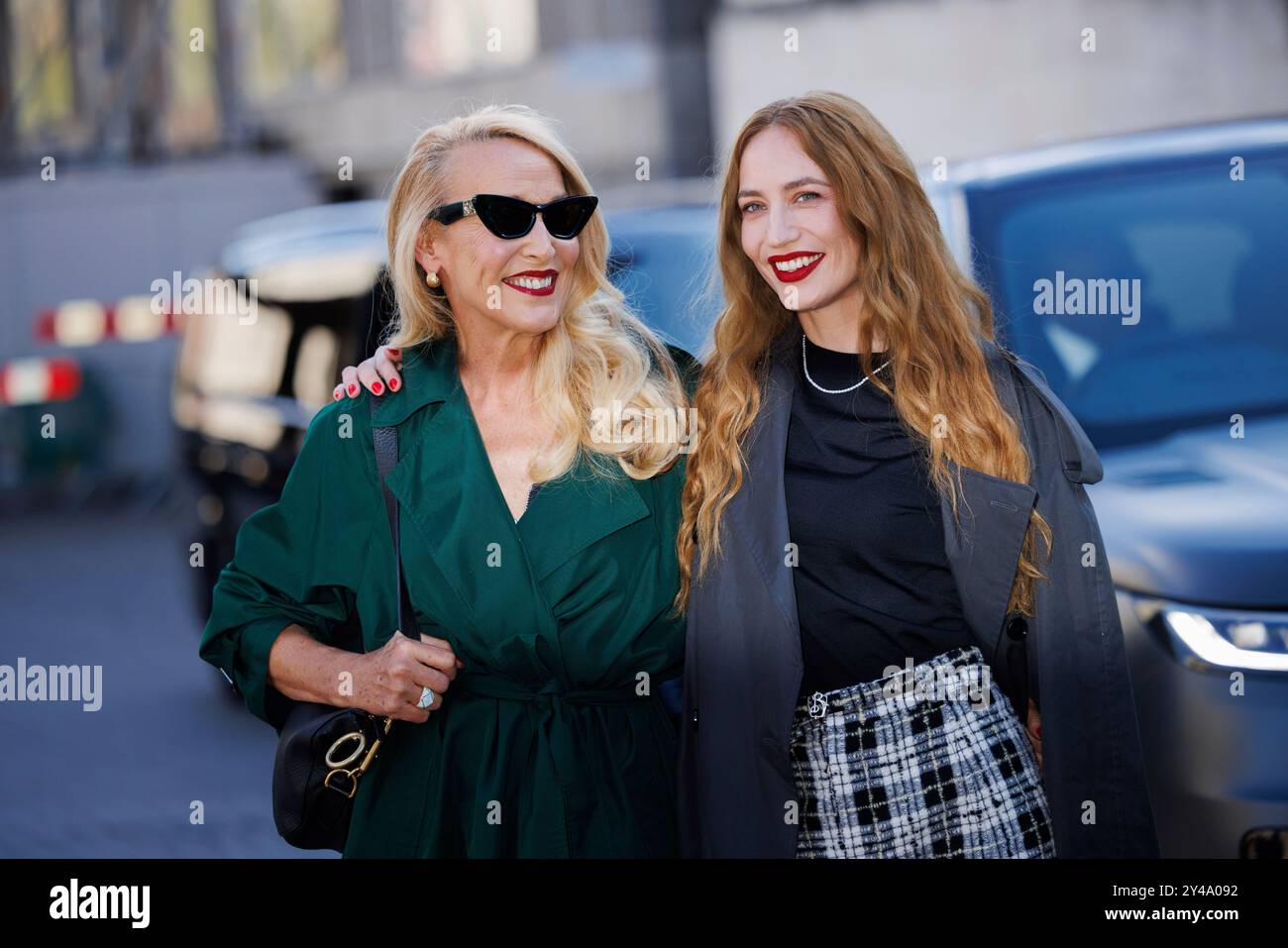 Jerry Hall and Elizabeth Jagger arrive for the the Burberry Spring ...