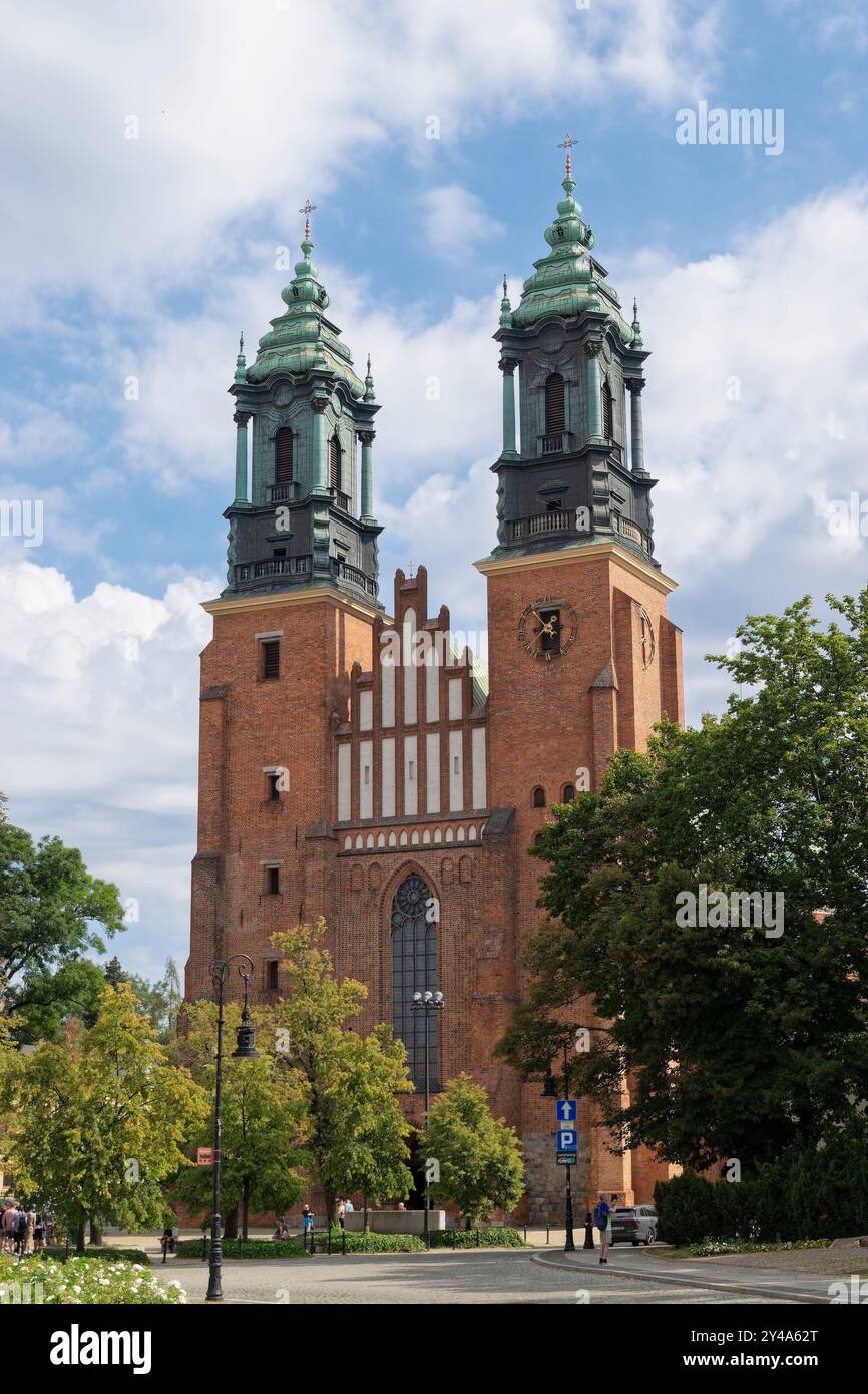Market in saints square hi-res stock photography and images - Alamy