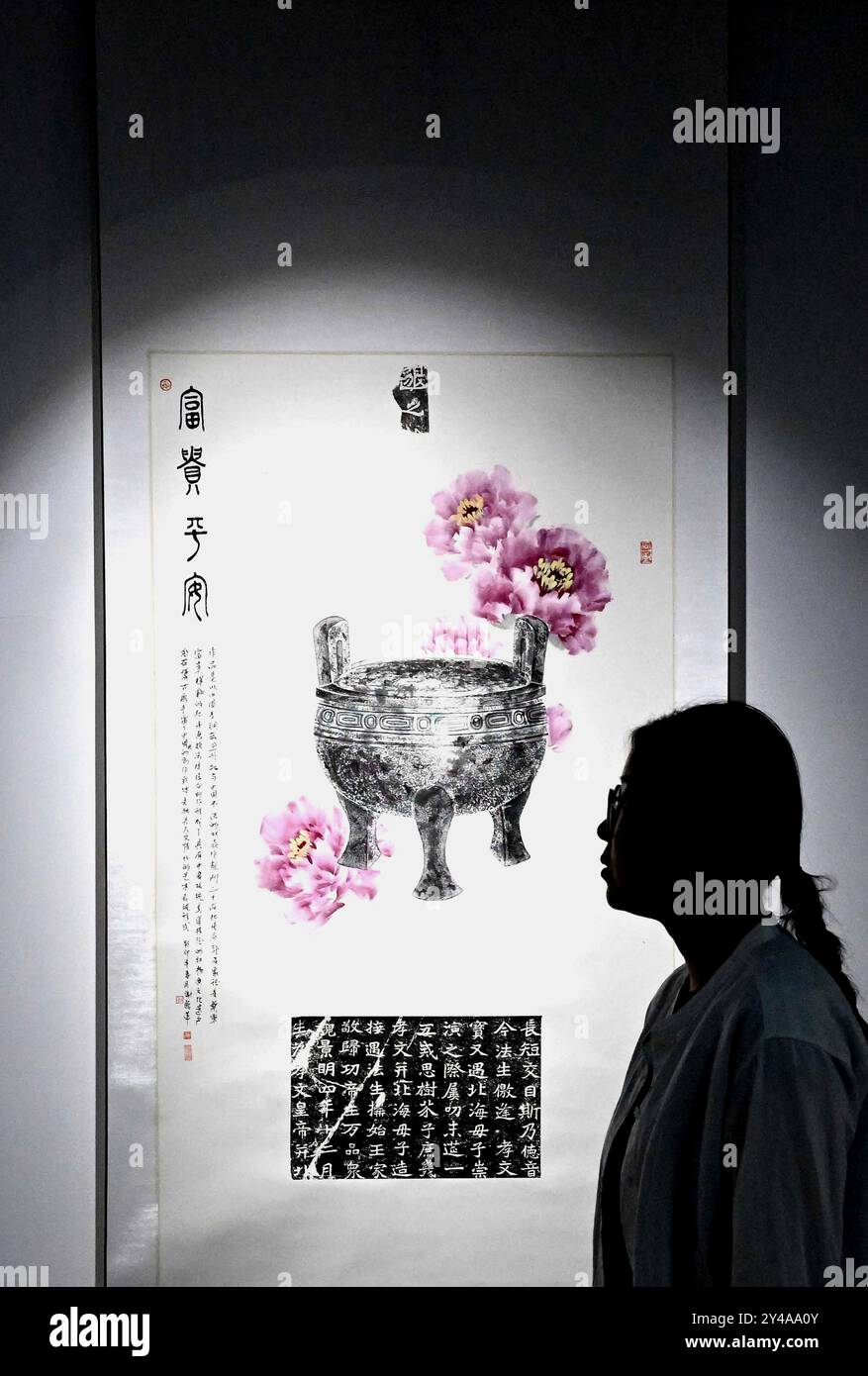 (240917) -- LUOYANG, Sept. 17, 2024 (Xinhua) -- Qian Xiayu makes Jinshi ...