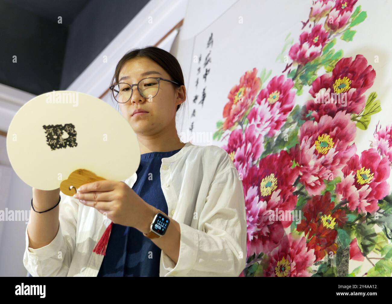 (240917) -- LUOYANG, Sept. 17, 2024 (Xinhua) -- Qian Xiayu makes a ...