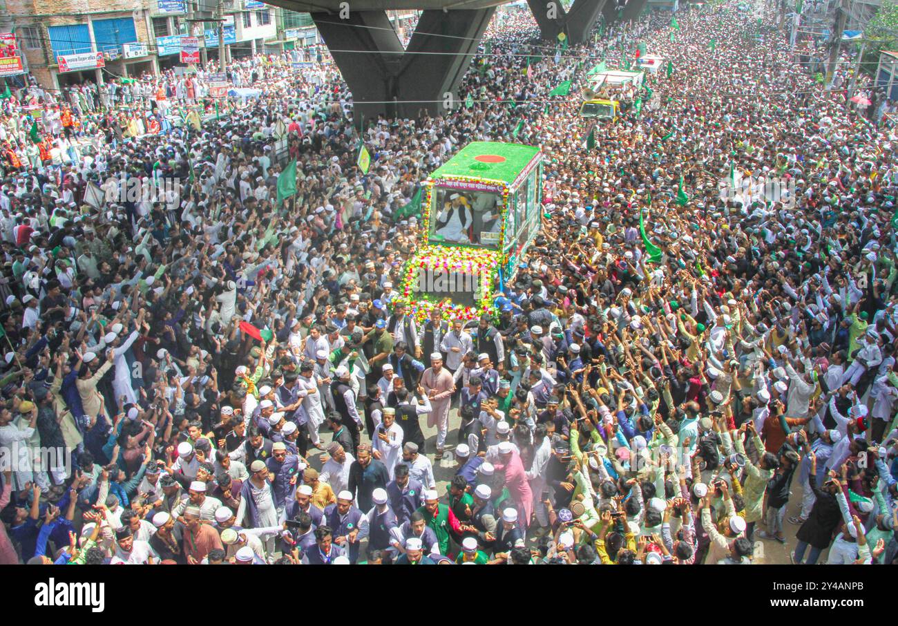 Muslims take part in a procession on the occasion of Eid Milad-un-Nabi ...