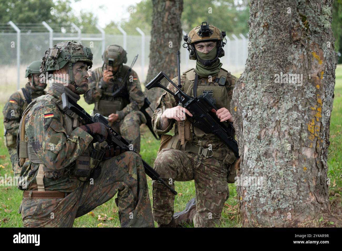 Idar Oberstein, Deutschland. 16th Sep, 2024. Soldiers with G36 assault ...