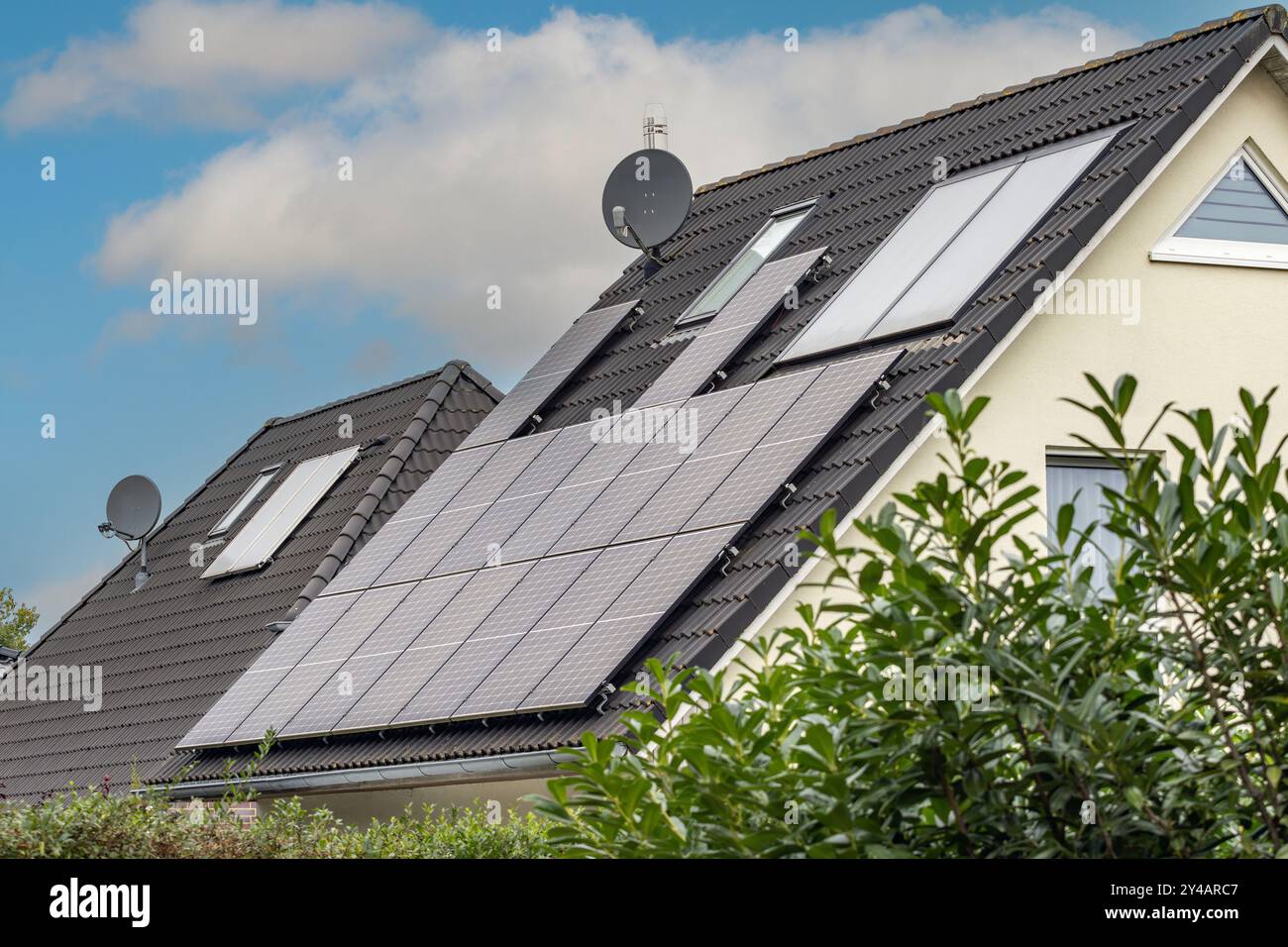 Residential solar family hi-res stock photography and images - Alamy