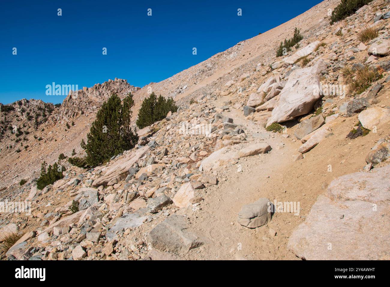 The trail to Kearsarge Pass is a difficult one, taking hikers along a ...