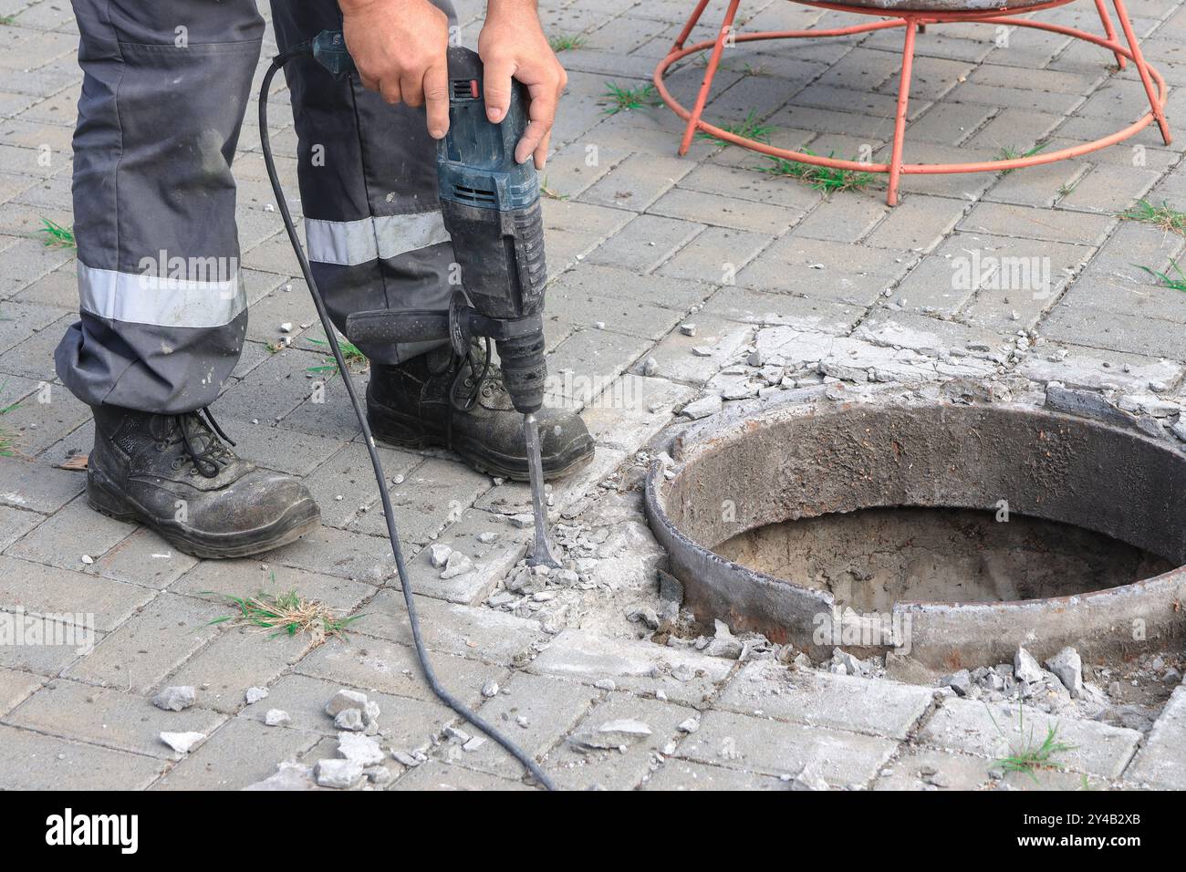 Circular opening in concrete hi-res stock photography and images - Alamy