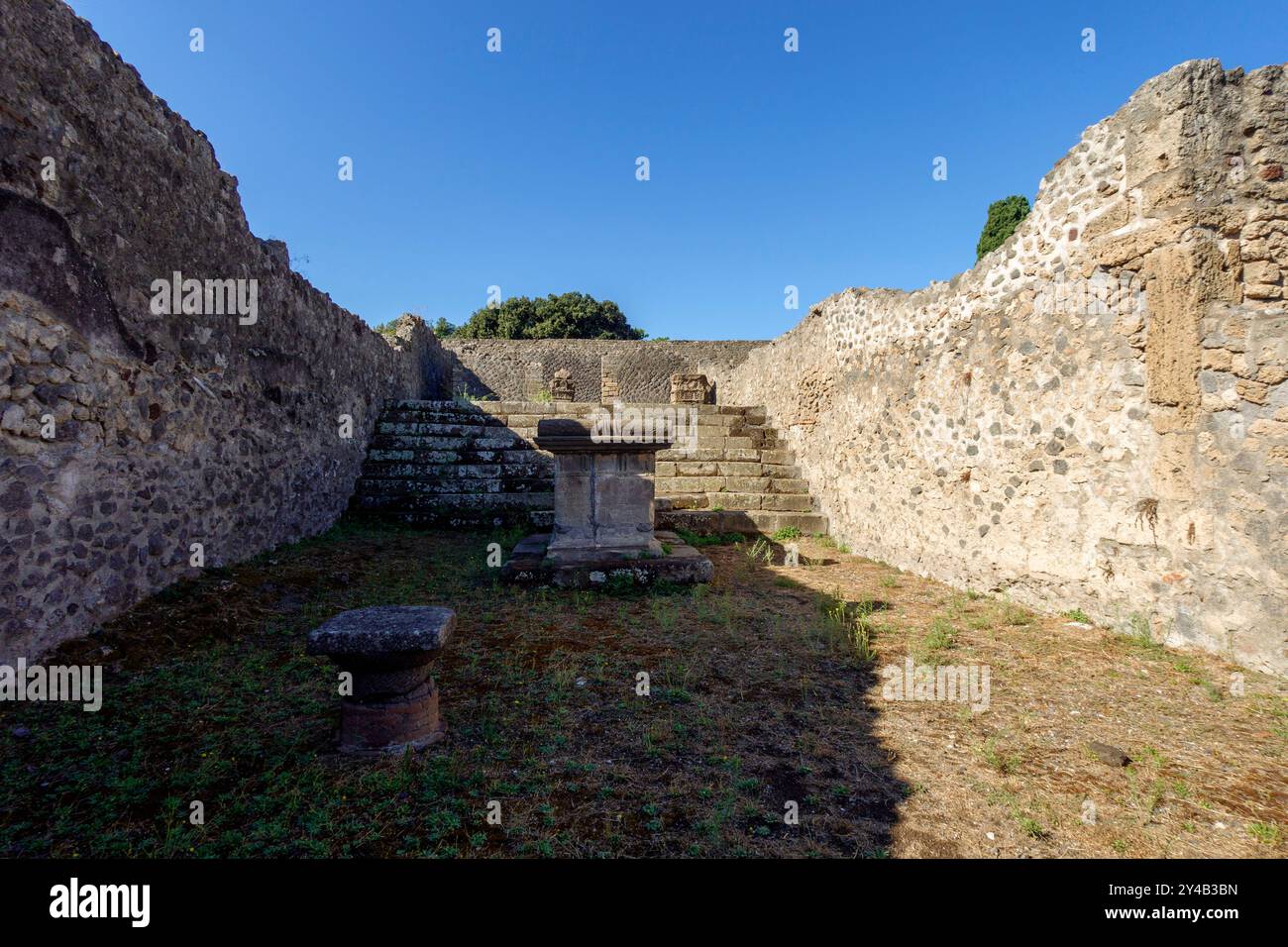 Ancient roman empire ruins in Pompeii, Italy, Europe Stock Photo - Alamy