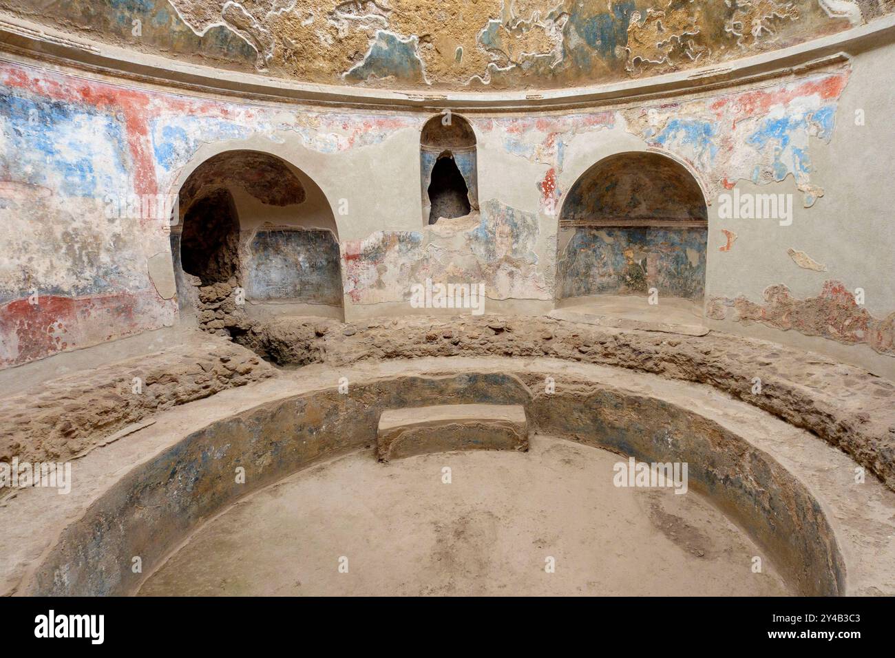 Frigidarium of the Stabian Baths roman bathing complex in Pompeii ...