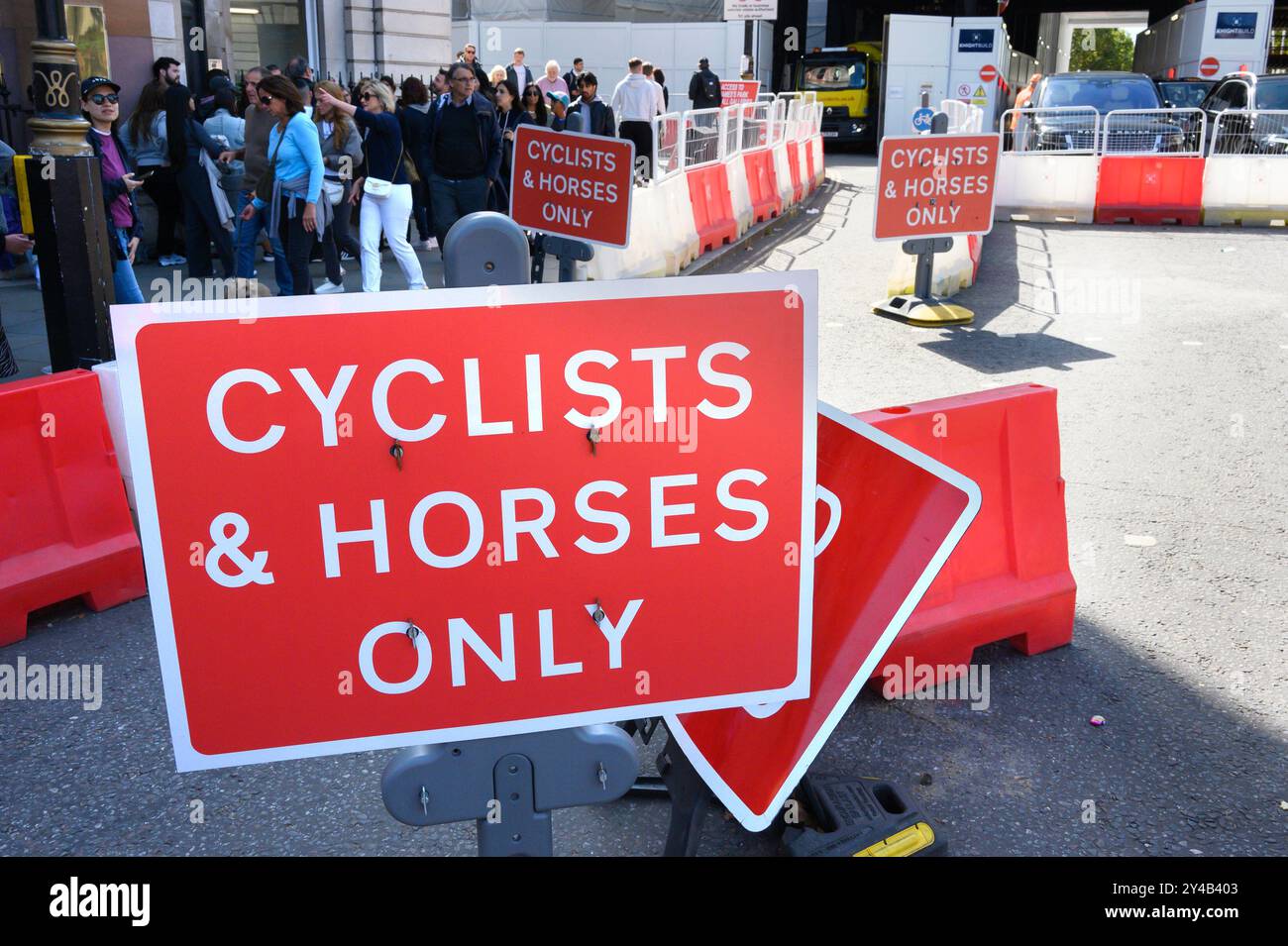 London, UK. 'Cyclists and Horses Only' sign by the Admiralty Arch end ...