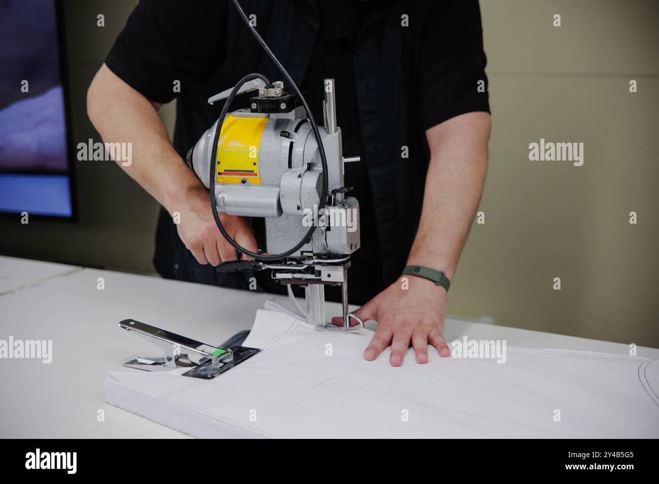 Designer measuring cloth cutter sewing hi-res stock photography and ...