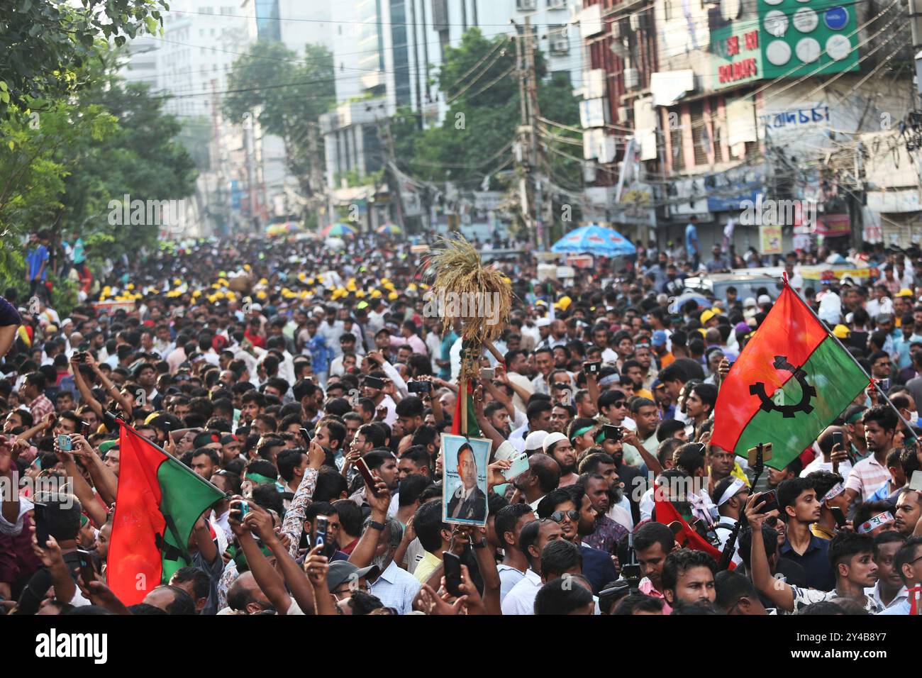 Thousands of leaders and activists of the Bangladesh Nationalist Party ...