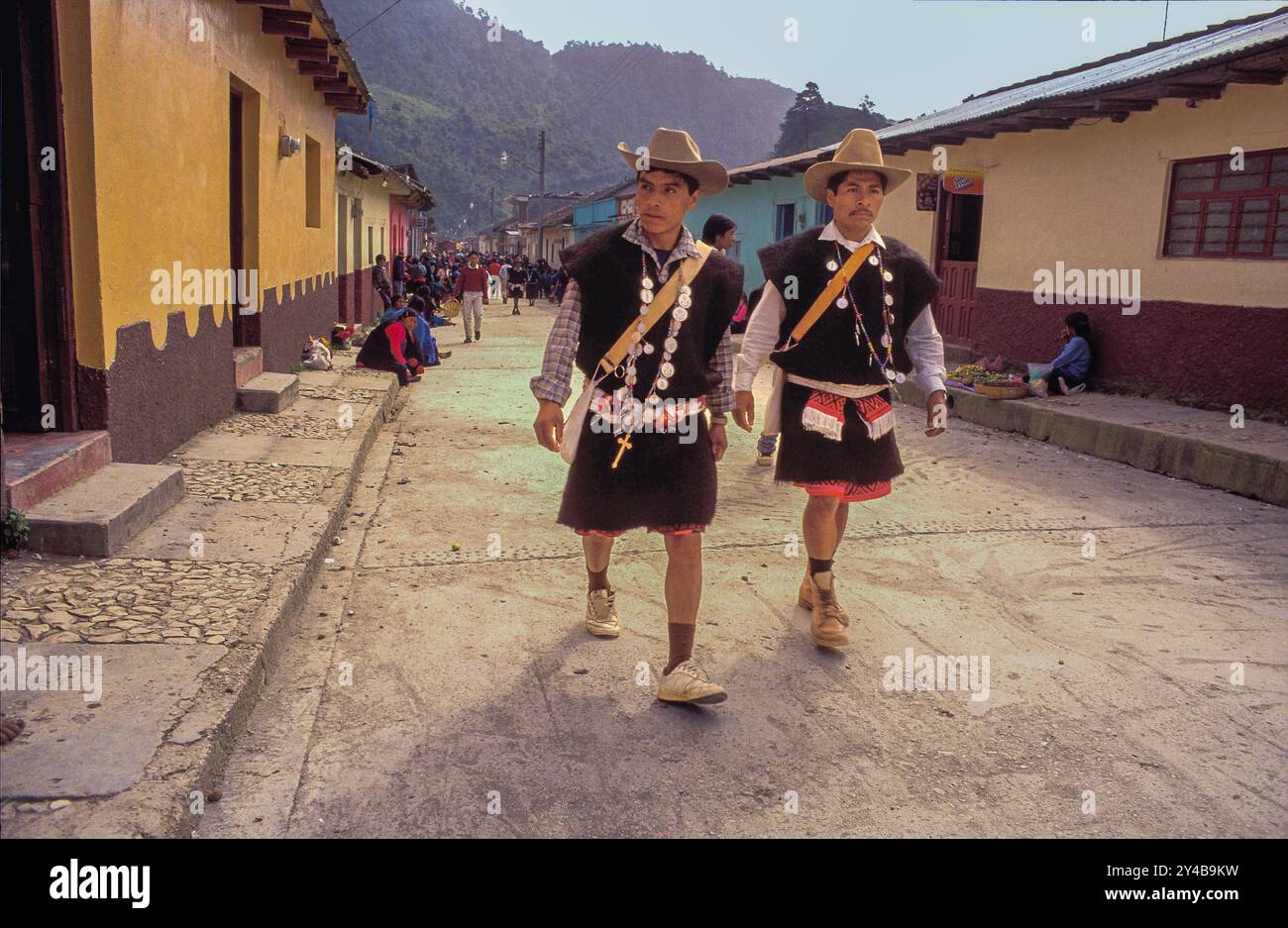 Tenejapa maya indian hi-res stock photography and images - Alamy