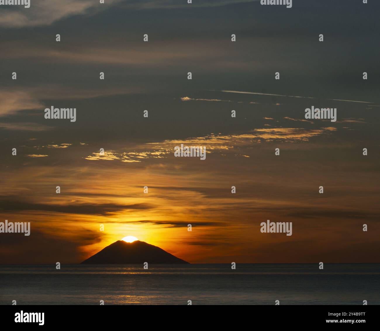 A rare sunset, only twice per year that you can admire in calabria ...