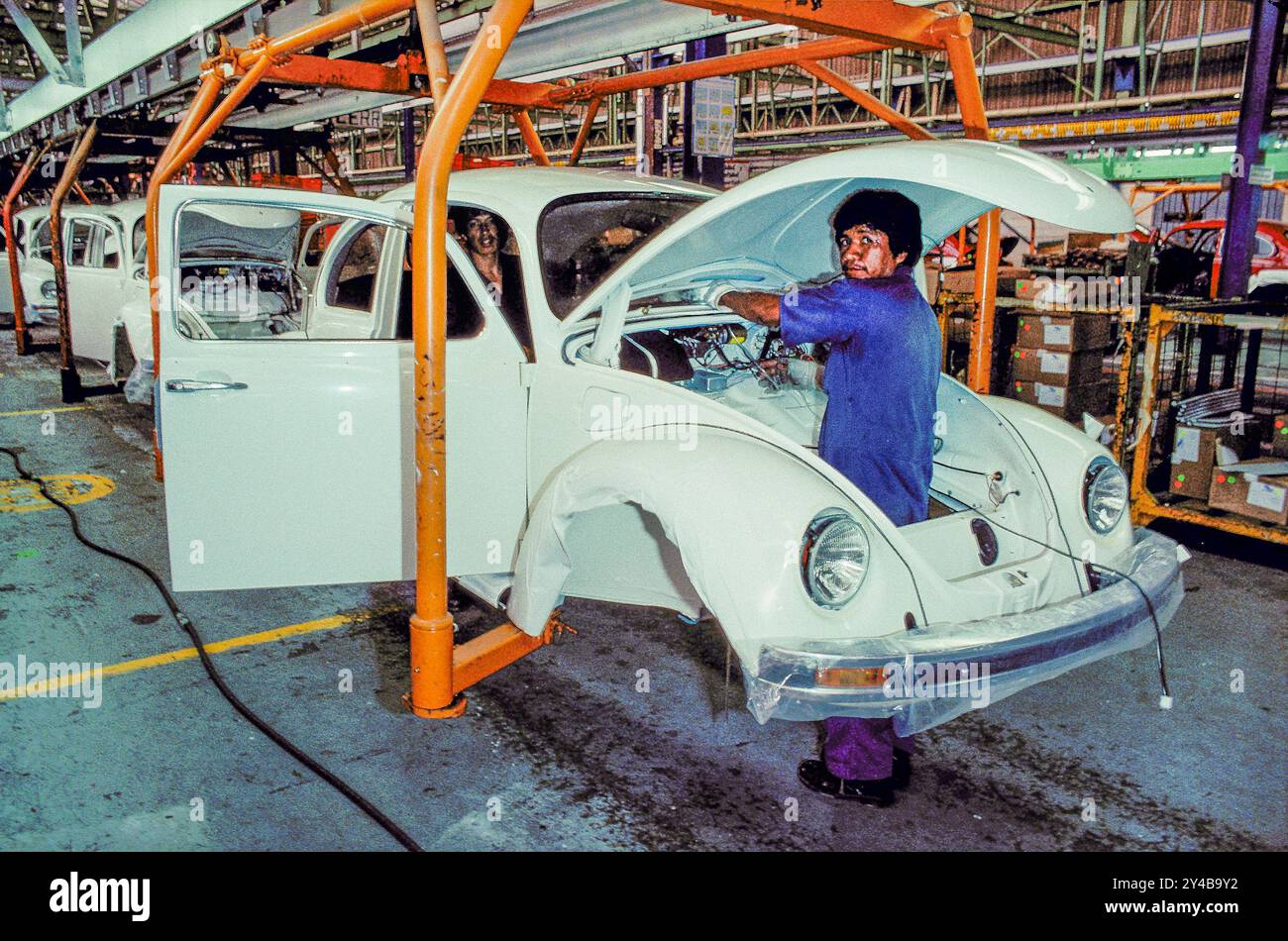 Car factory worker puebla hi-res stock photography and images - Alamy