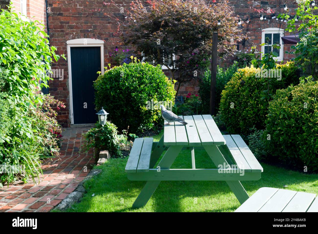 The Three Horseshoes East Worldham, Alton Stock Photo - Alamy