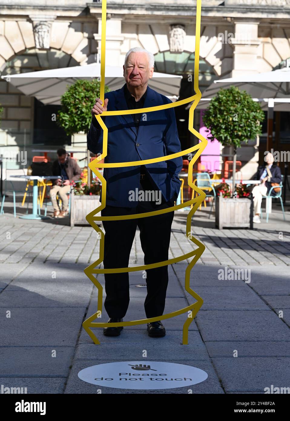 A key figure in British art, Michael Craig-Martin is one of the most ...