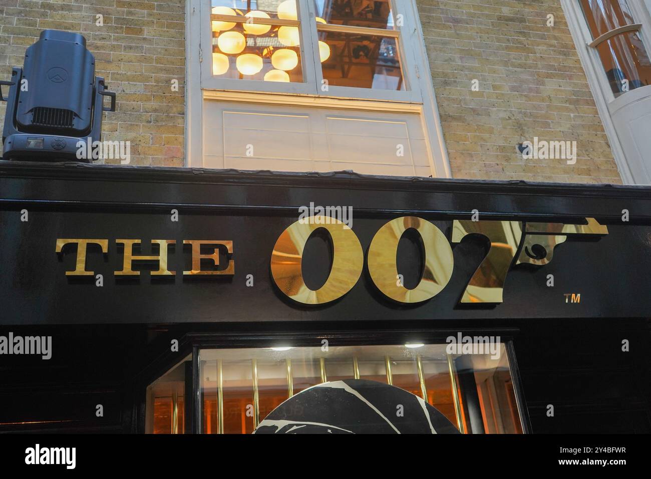 Auric goldfinger james bond hi-res stock photography and images - Alamy