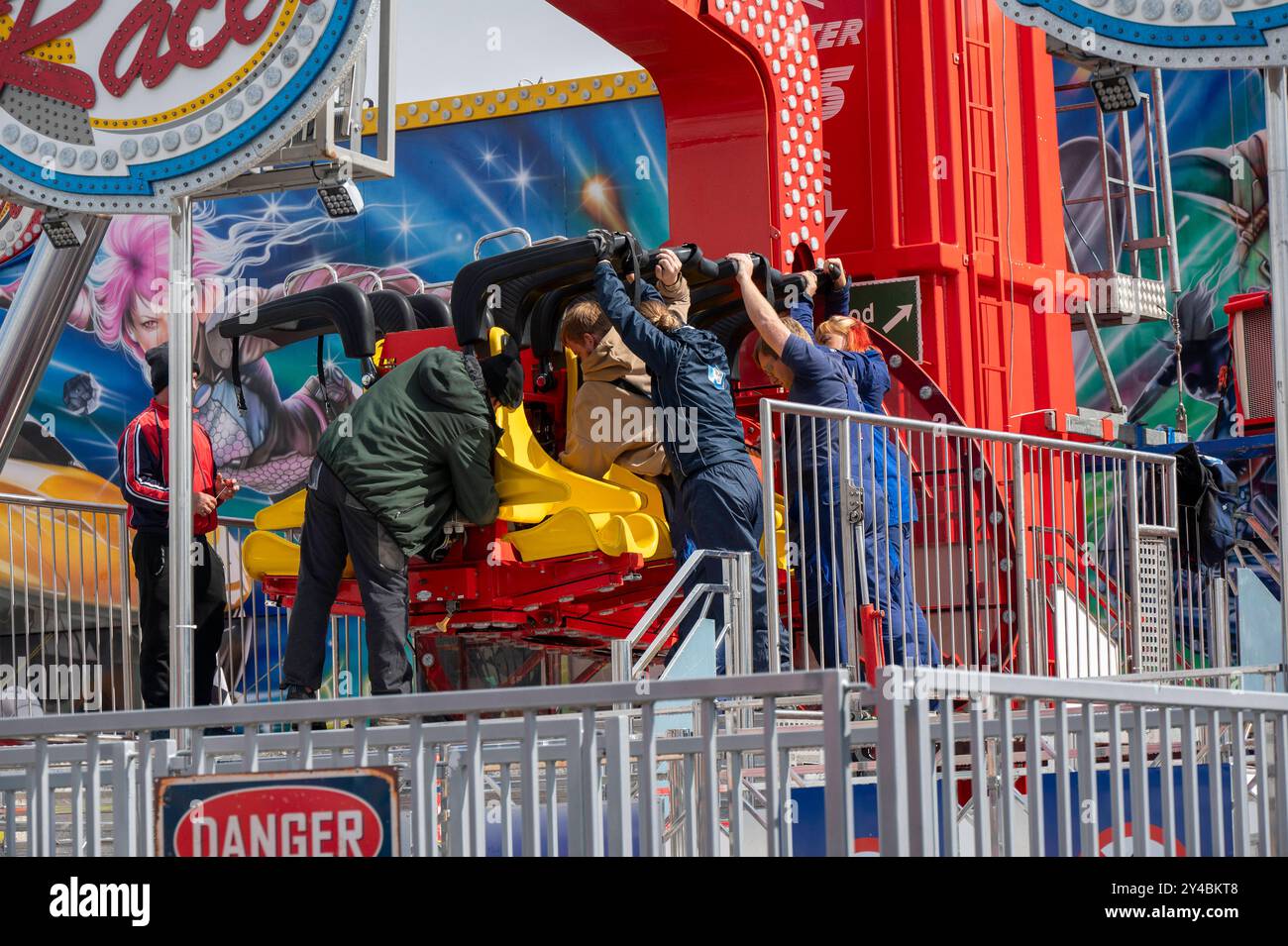 Muenchen, Aufbau 189. Oktoberfest auf der Theresienwiese der Racer ...