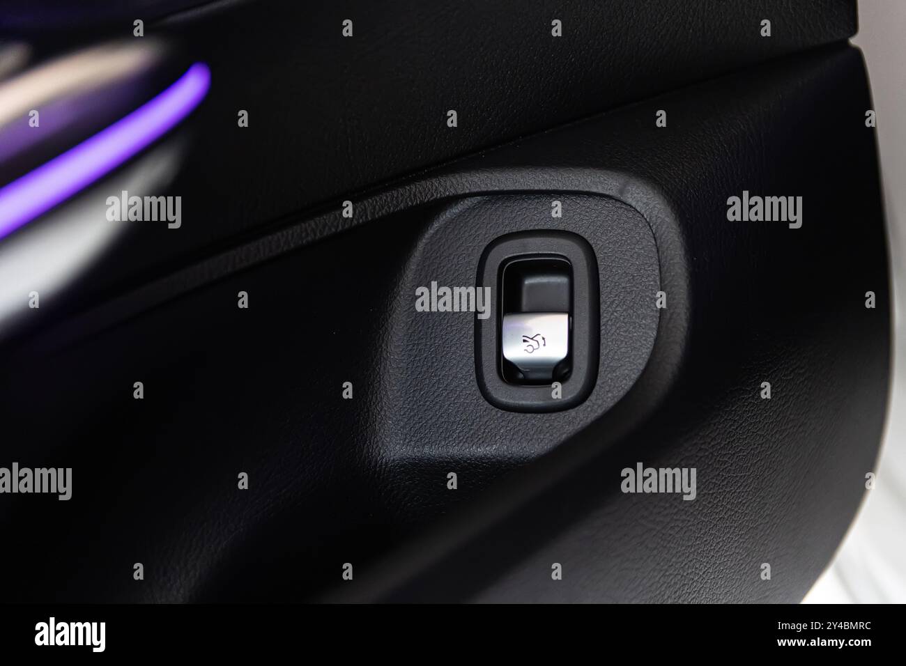 Car trunk open button. Electric trunk switch controller. Car trunk ...