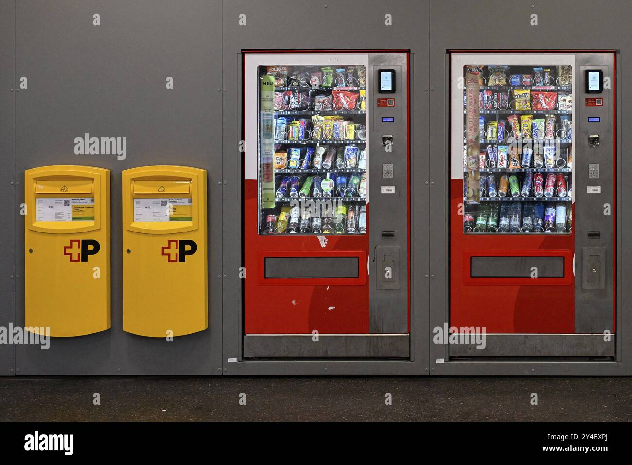 Post Mailbox Vending machines Stock Photo - Alamy