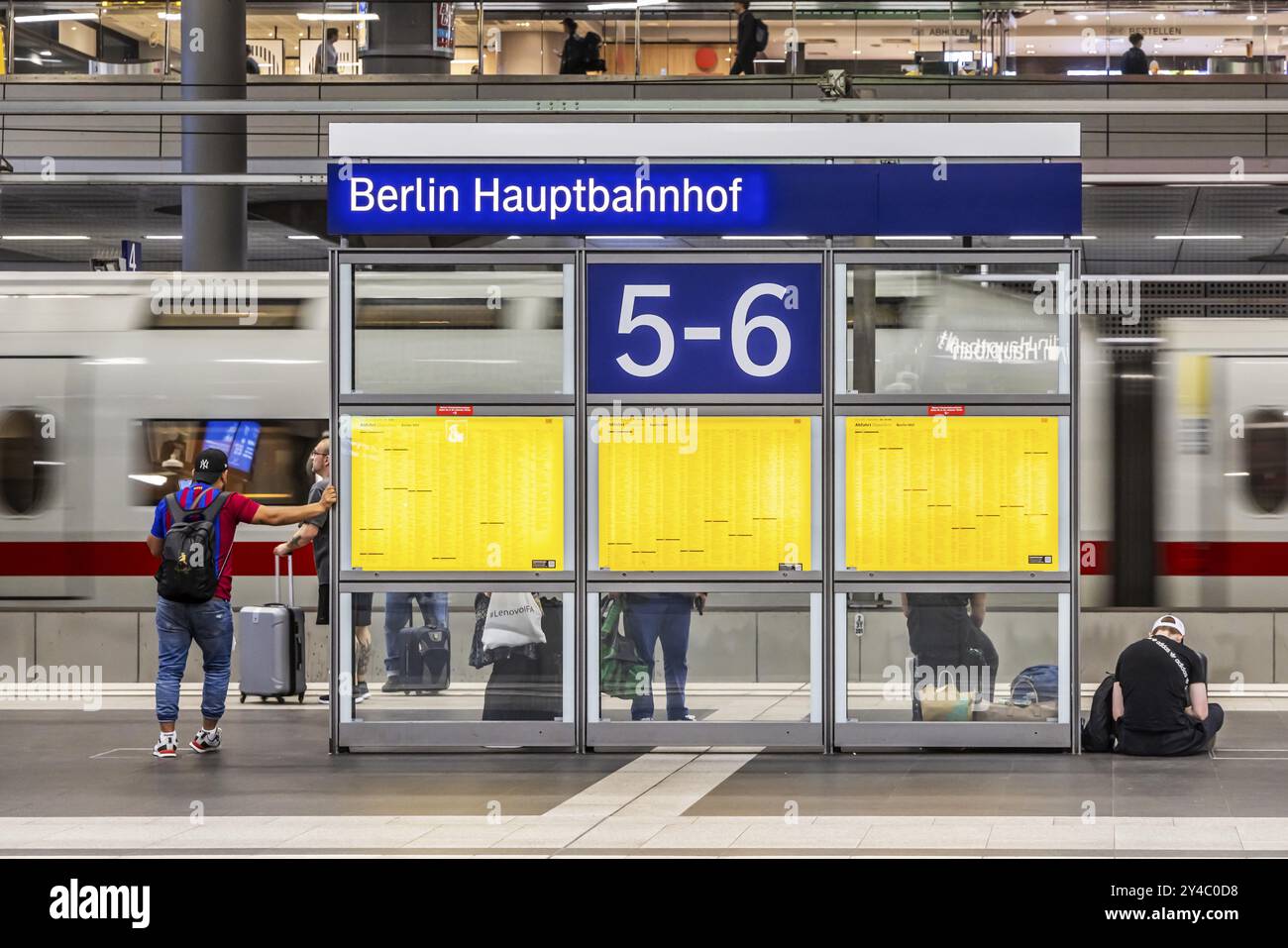 Berlin Central Station, platform hall with platform, station sign and ...