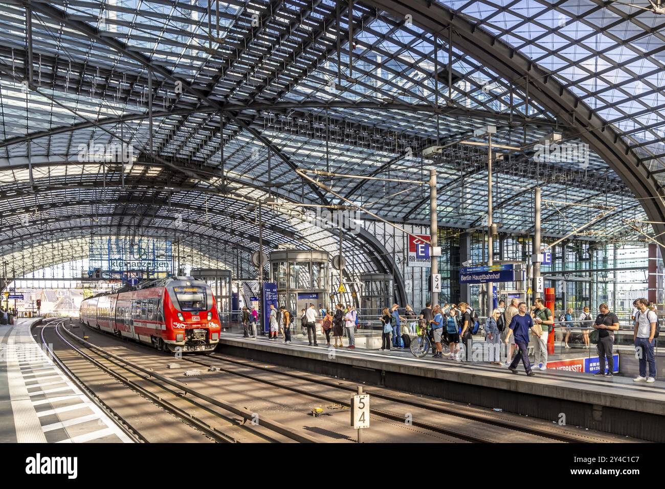 Central station with platform hall with glass roof construction ...