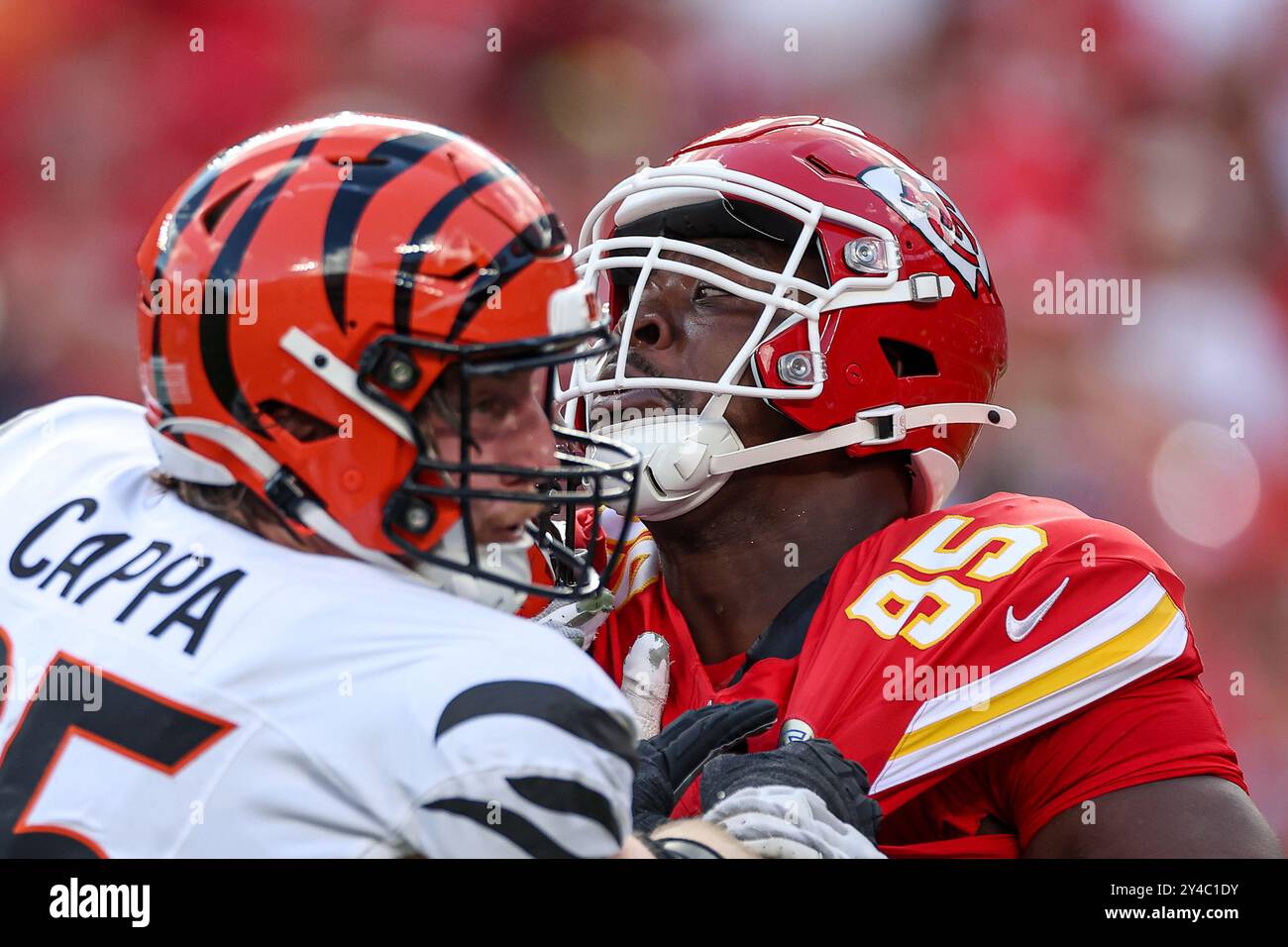 Kansas City, MO, USA. 15th Sep, 2024. Kansas City Chiefs defensive ...