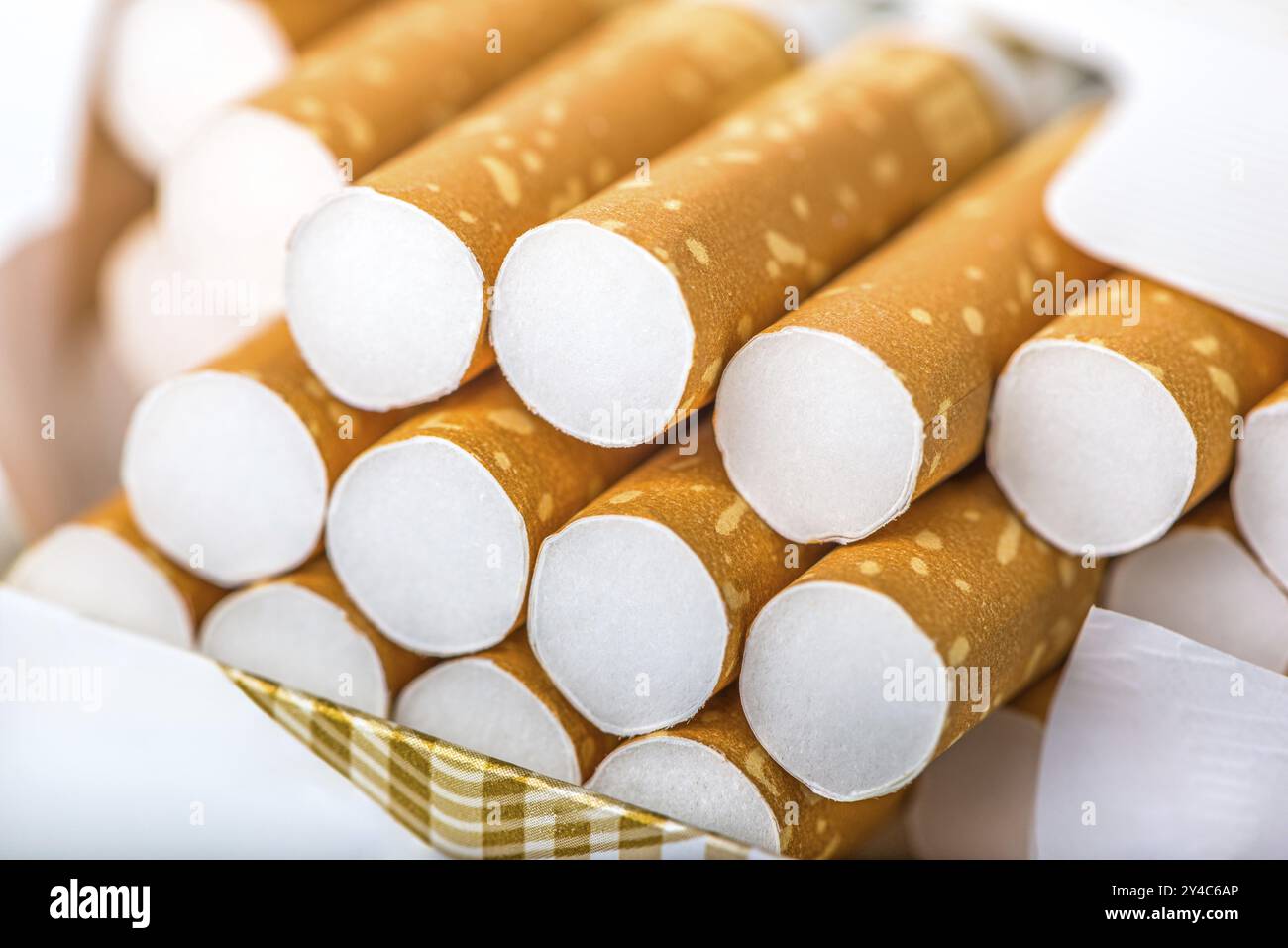 Packs of cigarettes hi-res stock photography and images - Alamy