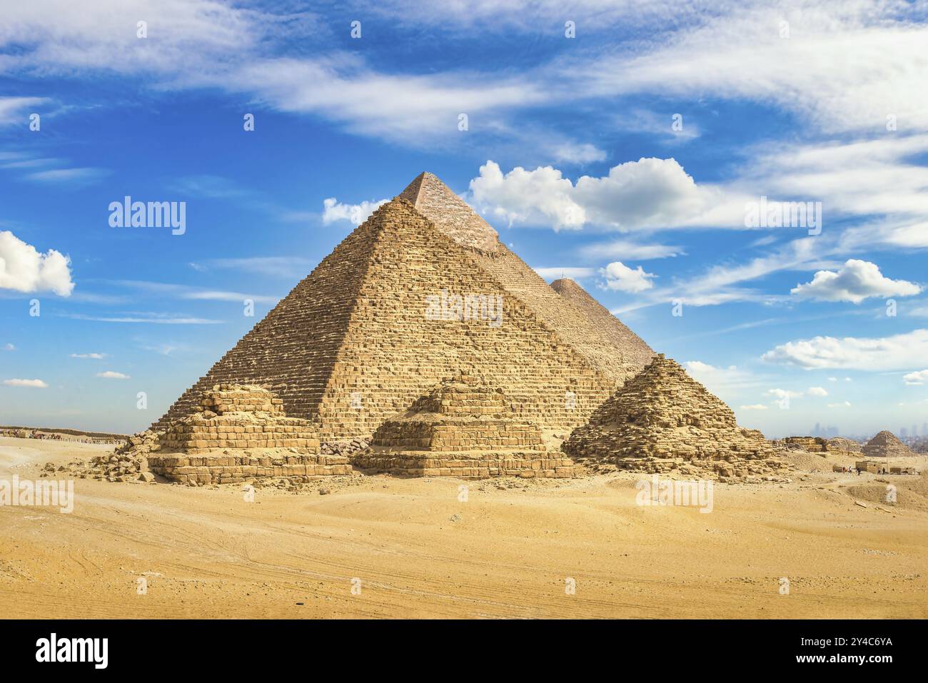 View of great egyptian pyramids standing in a row Stock Photo - Alamy