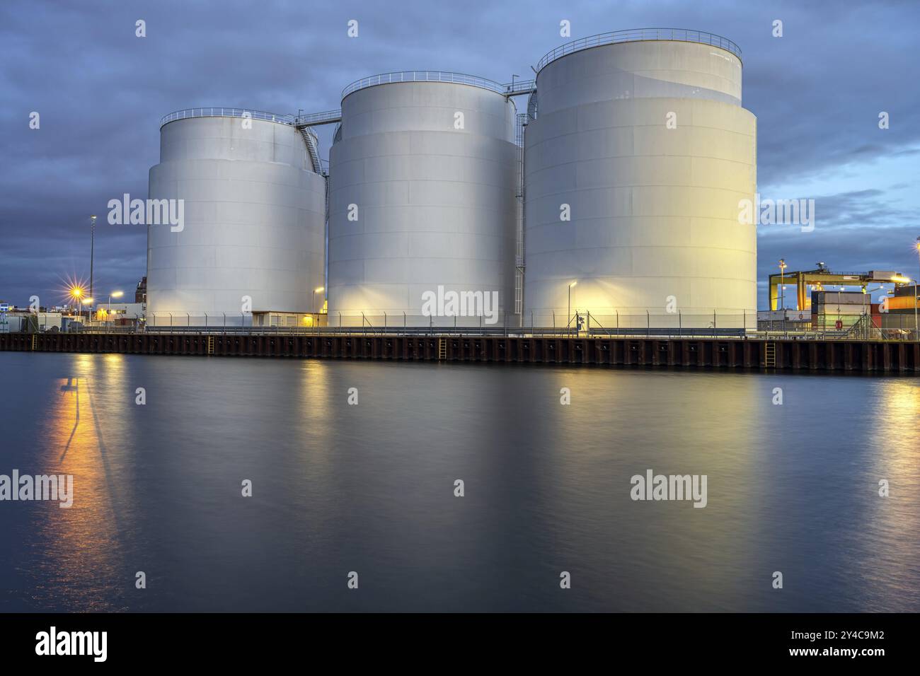 Empty oil storage tanks hi-res stock photography and images - Alamy