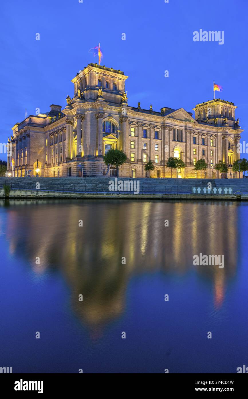 The imposing Reichstag, the German parliament building, on the Spree at ...