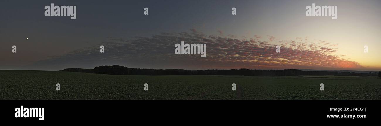 Panorama of an arched cloud formation on the horizon Stock Photo - Alamy
