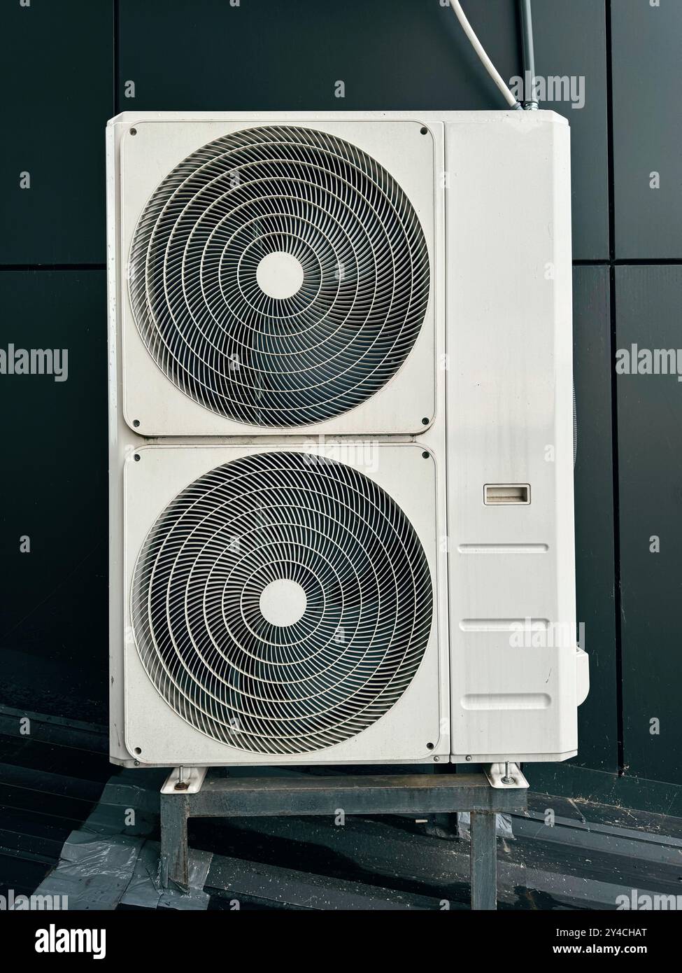Air condition outdoor unit hi-res stock photography and images - Alamy