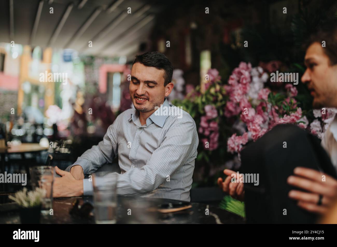 Casual business conversation in an outdoor cafe setting Stock Photo - Alamy