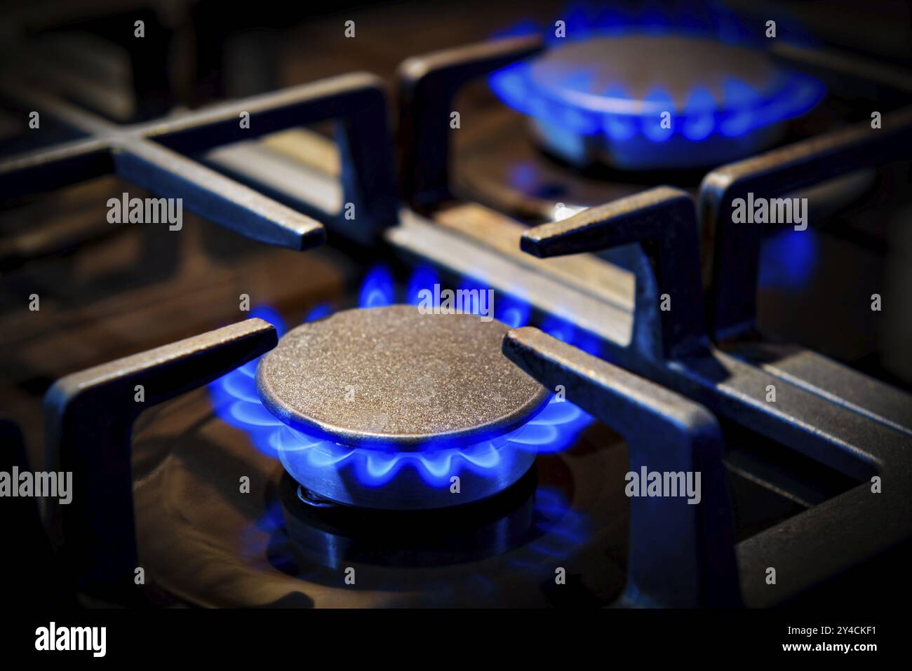 Bright blue flame in gas burner on the kitchen Stock Photo - Alamy