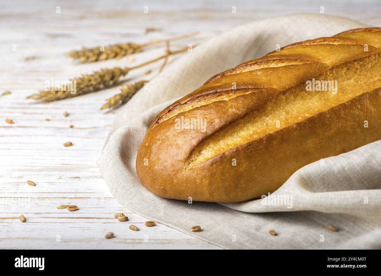 Long empty wood table hi-res stock photography and images - Alamy
