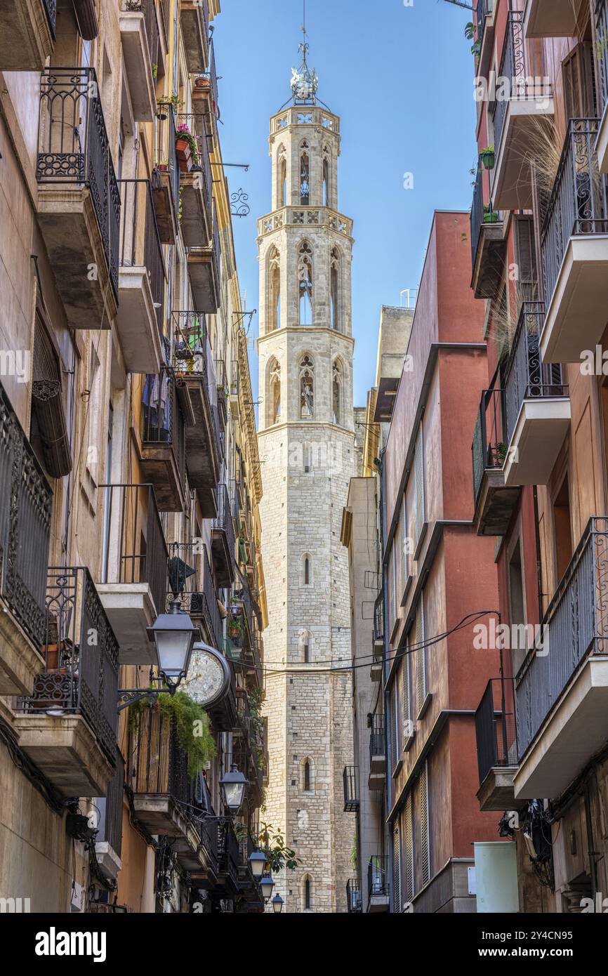 The famous Santa Maria del Mar church in Barcelona, seen through a ...