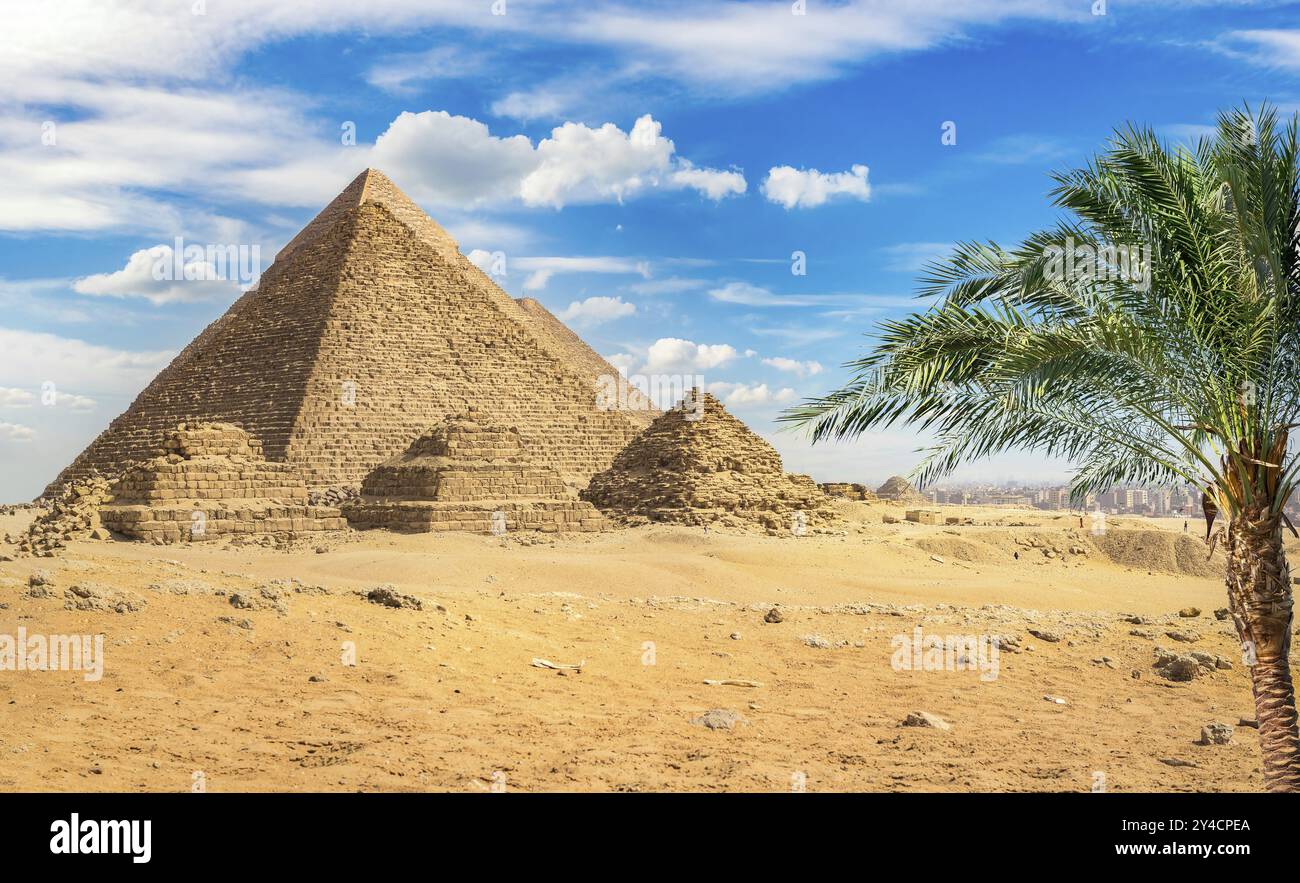 Egyptian pyramids desert hi-res stock photography and images - Alamy
