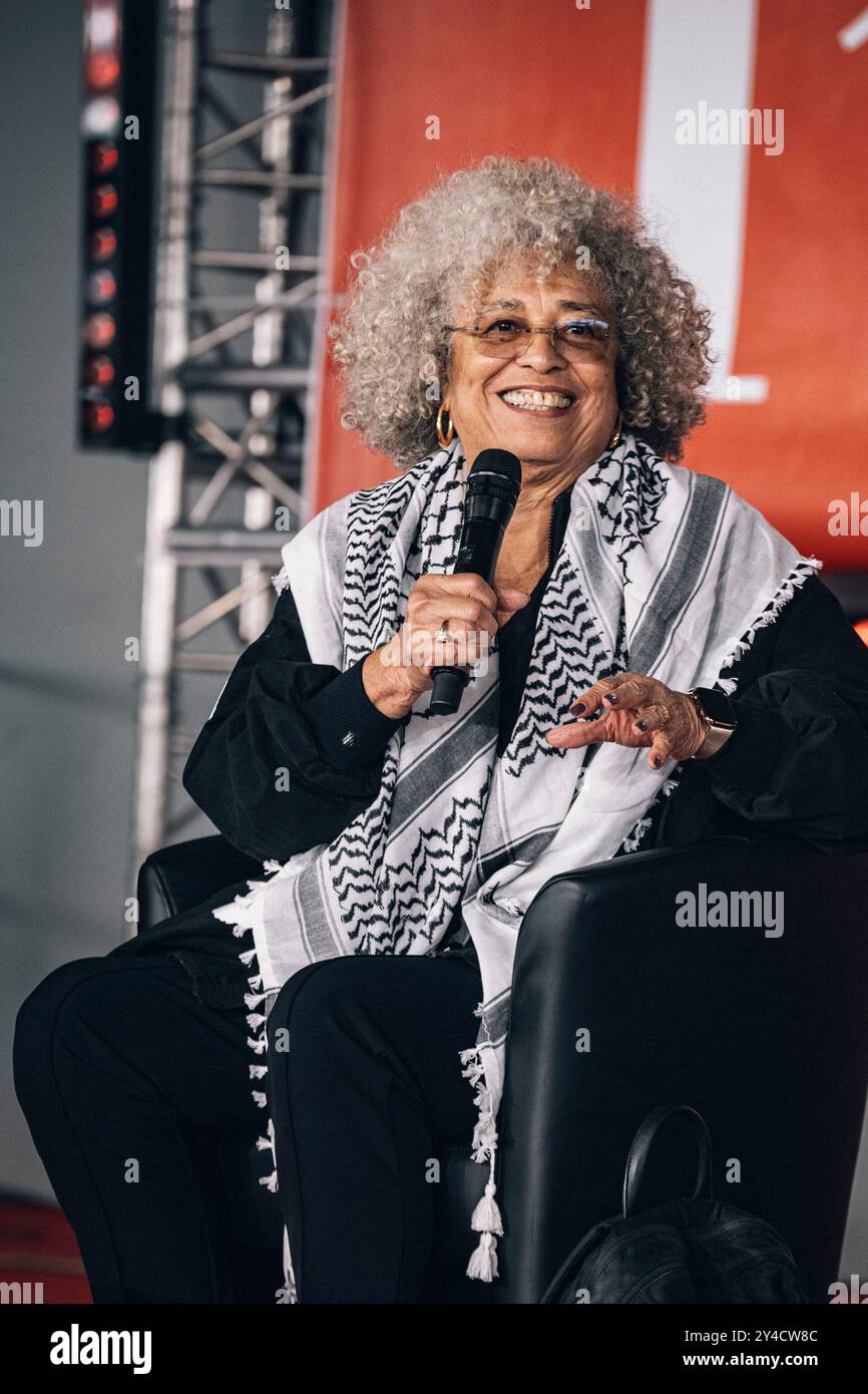 Nicolas Cleuet/Le Pictorium - Angela Davis at the Fete de l'Humanite ...