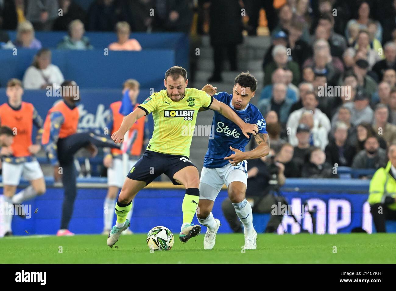 Ryan Fraser of Southampton holds off Roman Dixon of Everton during the ...