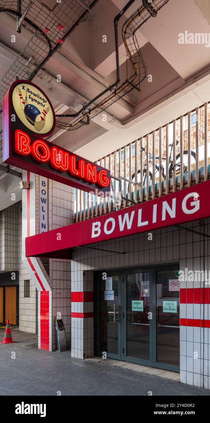 Paris, France - 09 14 2024 : the Front de Seine bowling facade Stock ...