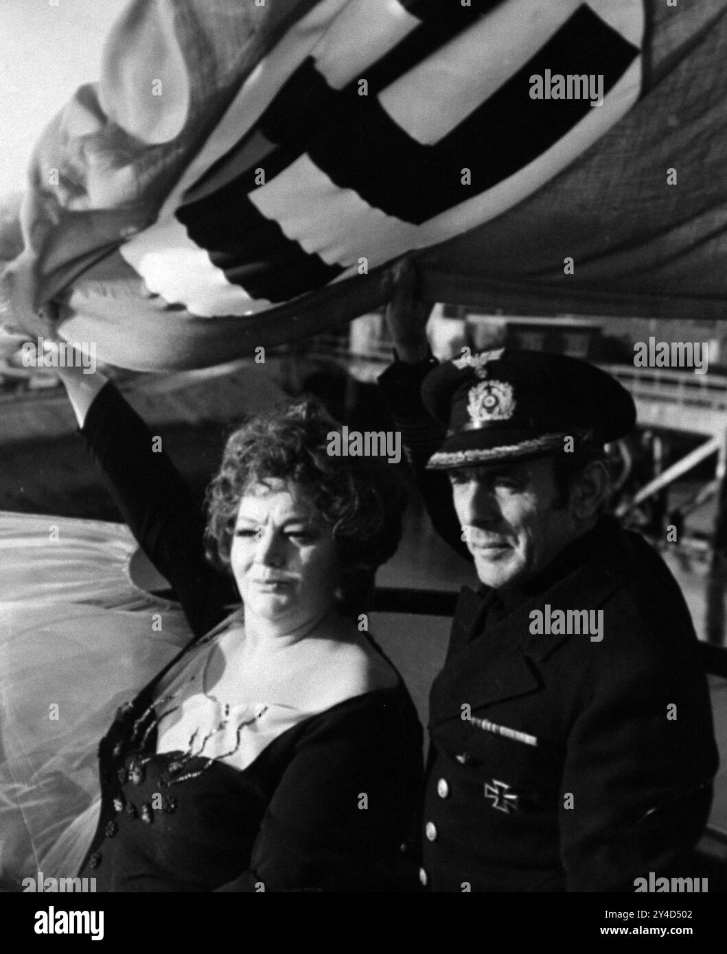 ERIC SYKES AND HATTIE JACQUES RECORDING AN EPISODE OF SYKES IN ...