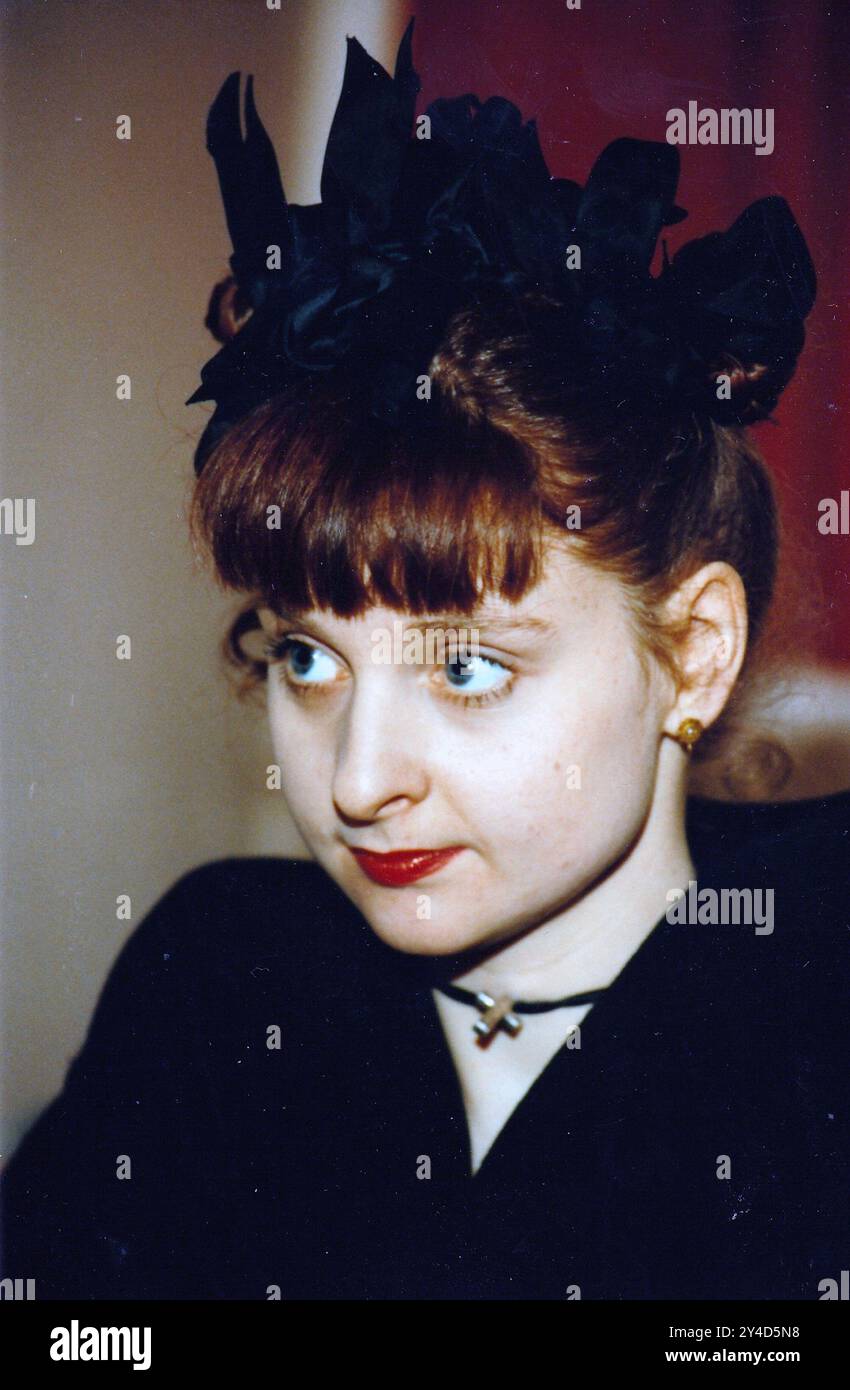 LINDA DAVIDSON, WHO PLAYED MARY SMITH IN EASTENDERS AT A JUMBLE SALE IN ...