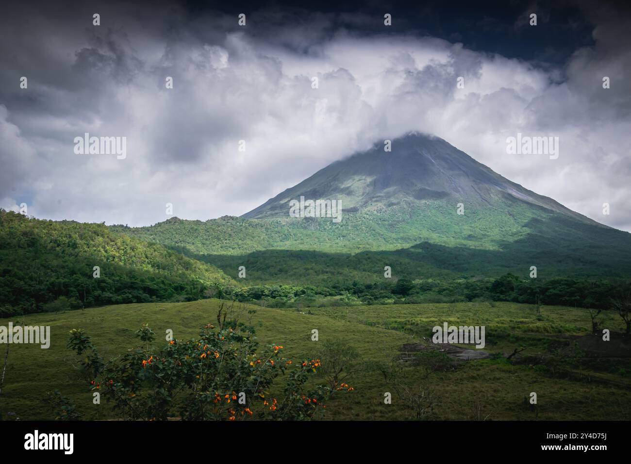 Arenal volcano exploration hi-res stock photography and images - Alamy