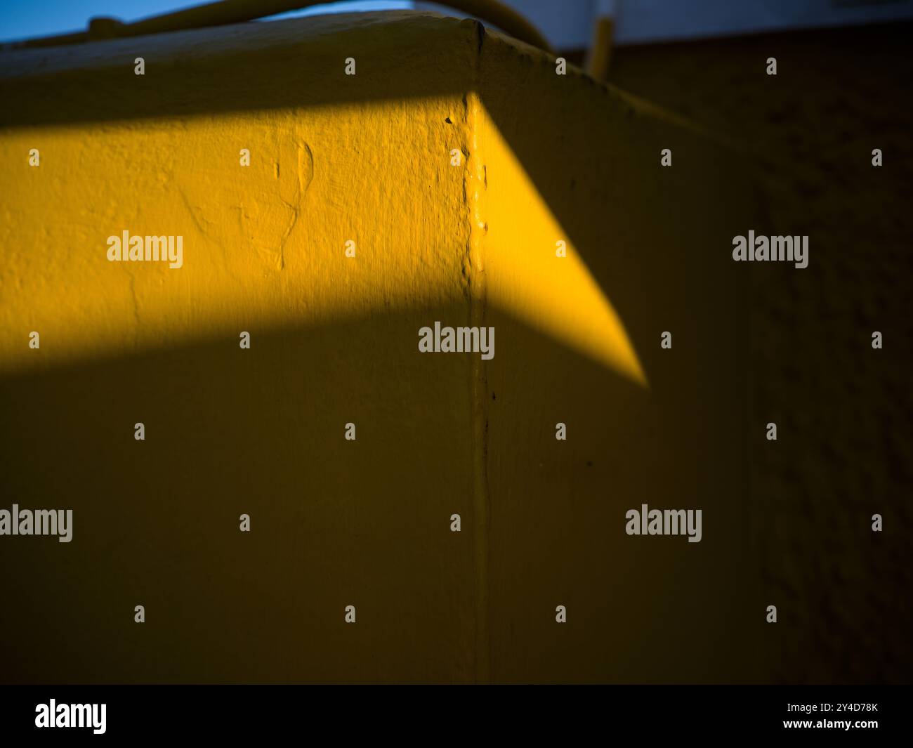SHADOWS SHAPES OBJECTS COLOUR OBSCURE ITEMS Stock Photo - Alamy