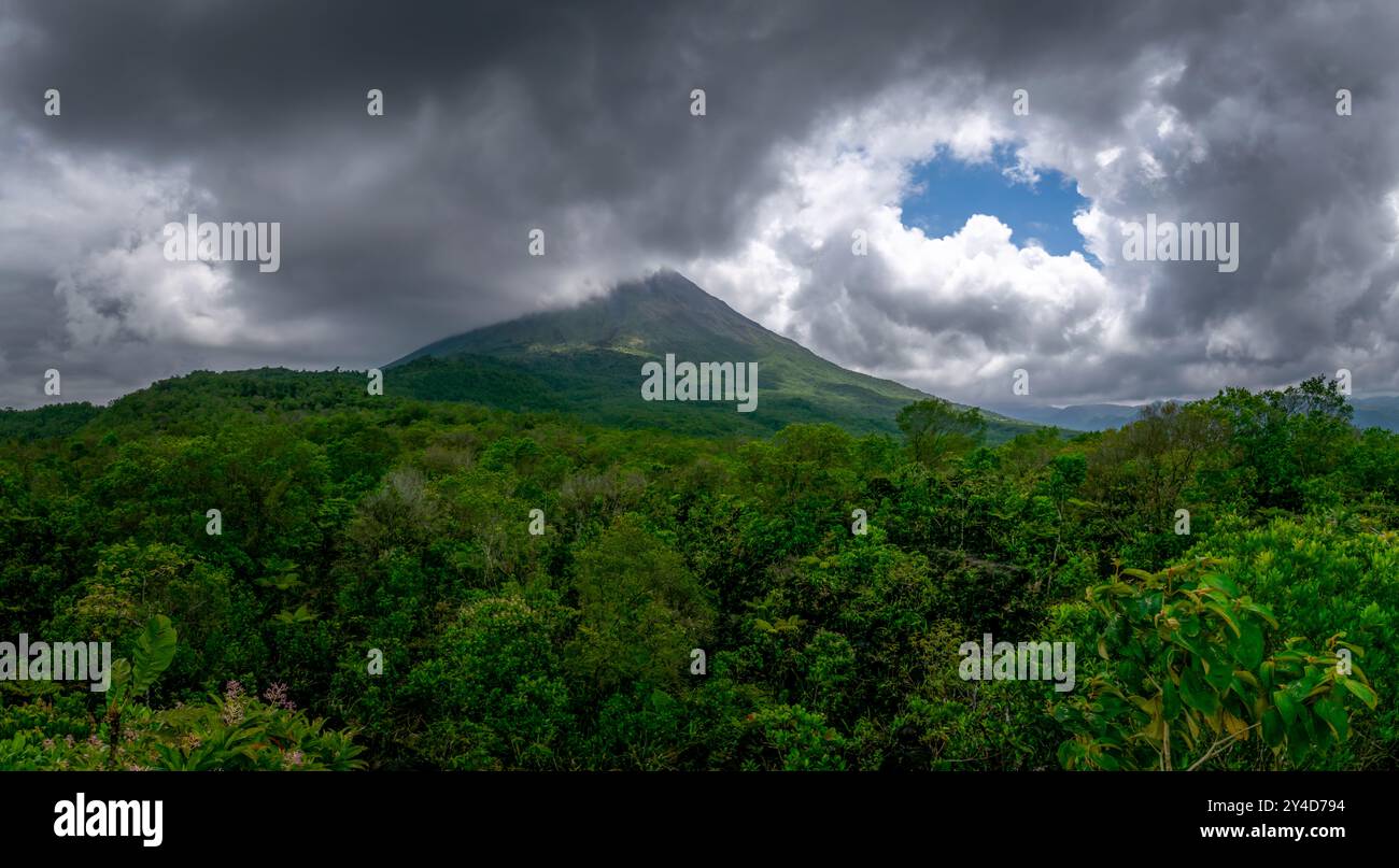 Arenal volcano exploration hi-res stock photography and images - Alamy