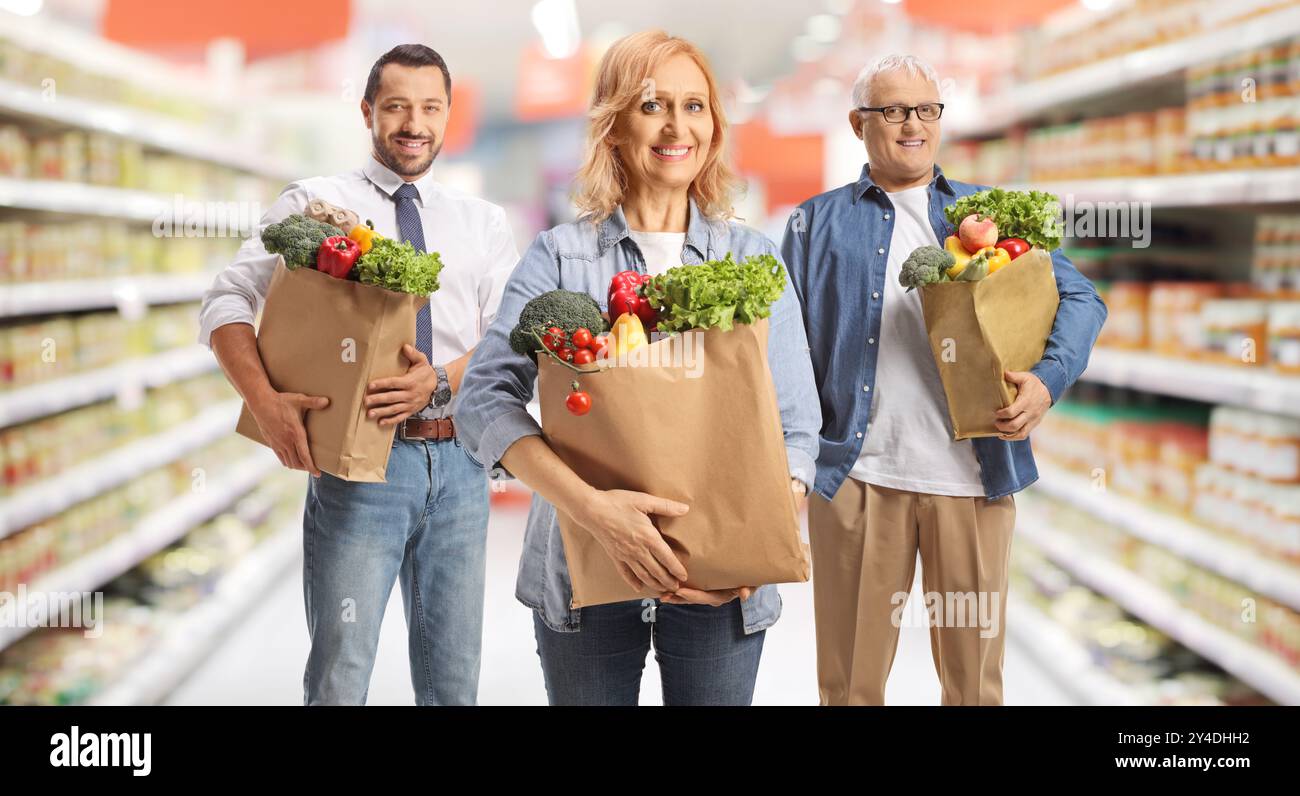 Man and woman shopping in supermarket hi-res stock photography and ...