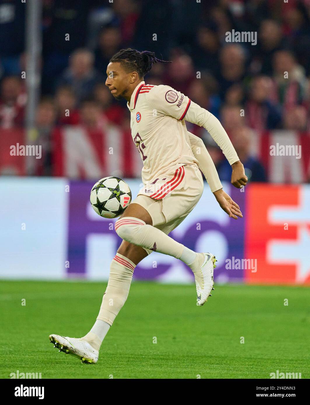 Michael Olise (FCB 17) in the group league match FC BAYERN MUENCHEN ...