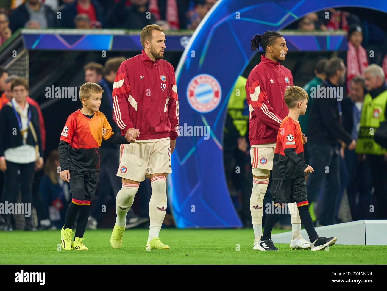 Michael Olise (FCB 17) Harry Kane, FCB 9 in the group league match FC ...