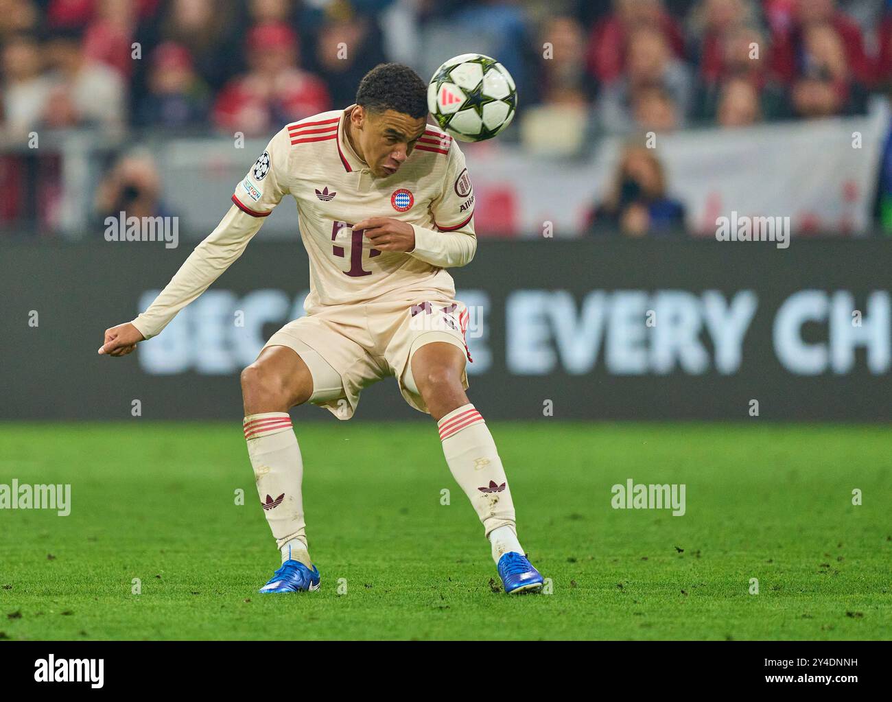 Jamal MUSIALA, FCB 42 in the group league match FC BAYERN MUENCHEN ...