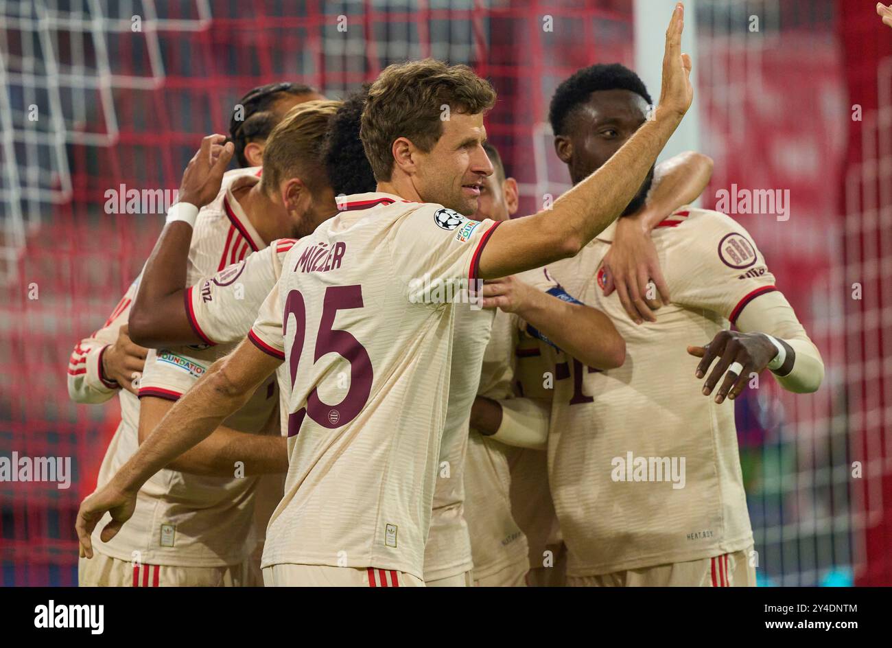 Harry Kane, FCB 9 celebrates his goal, happy, laugh, celebration, 11m ...